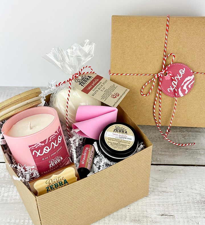 Xoxo Heart Gift Box | Marketplace | 1800Flowers